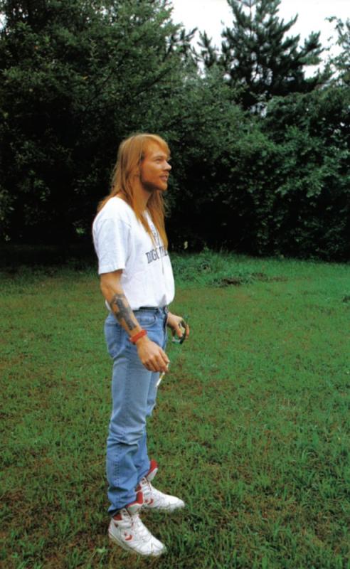 Post your real rare (!) Axl pics here!